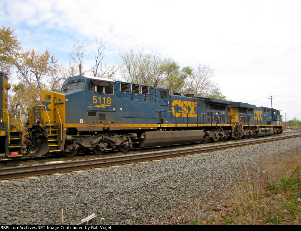 CSX 5118 and 706